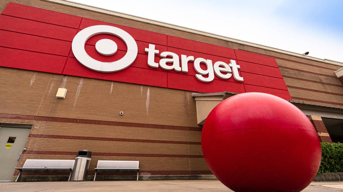 Target's elegant floral Persian area rug blends modern and traditional ...