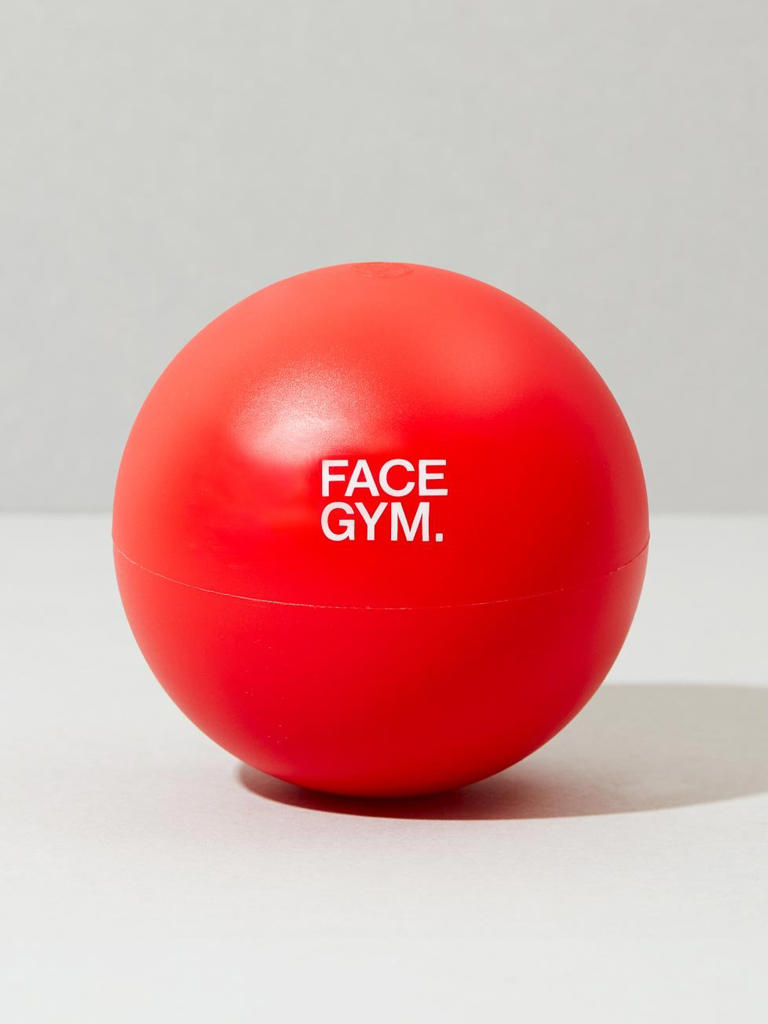 I just tried the buzzy face-lifting treatment insiders are raving about