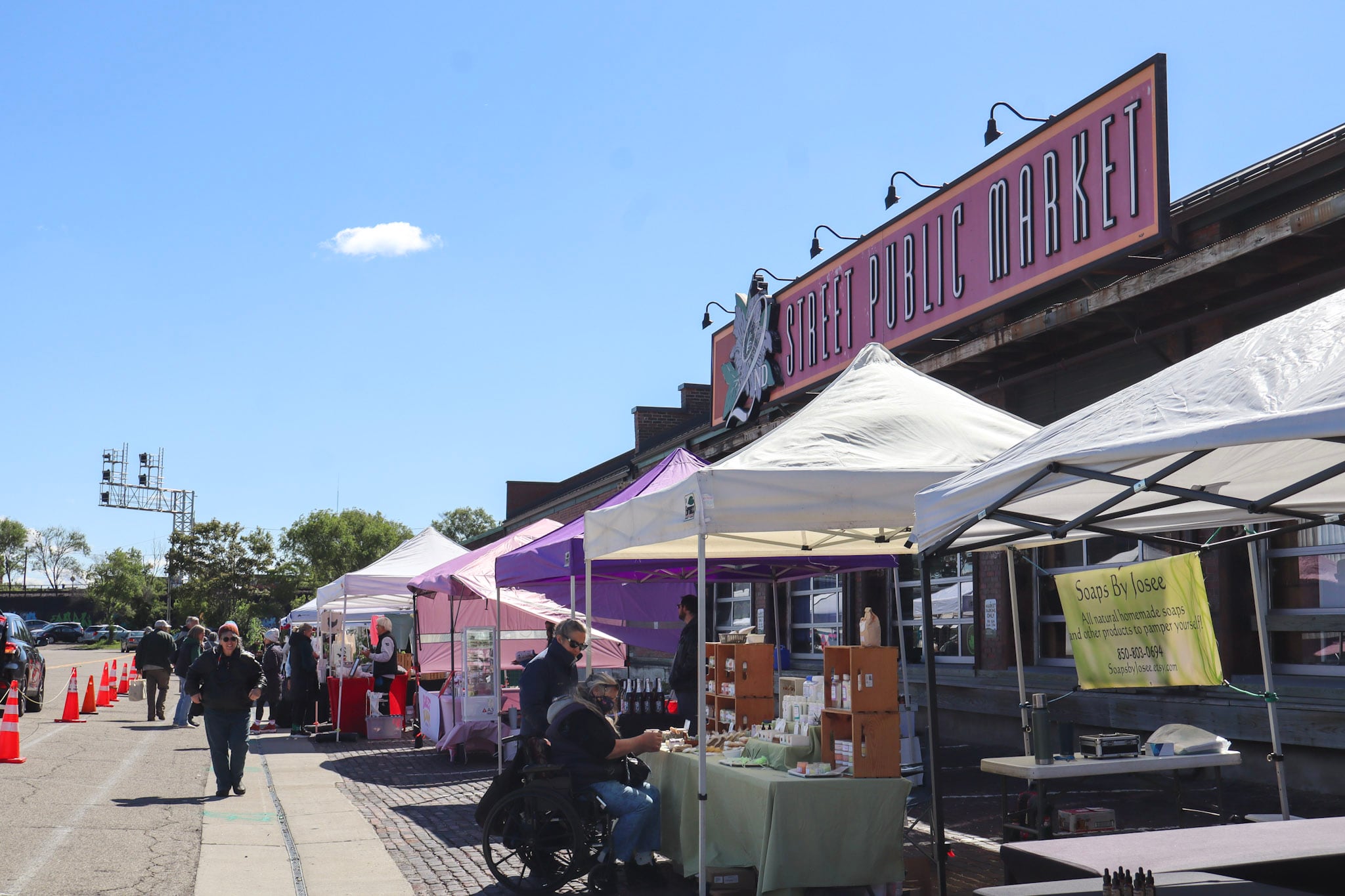 Outdoor farmer’s market now open on weekends at 2nd Street Market