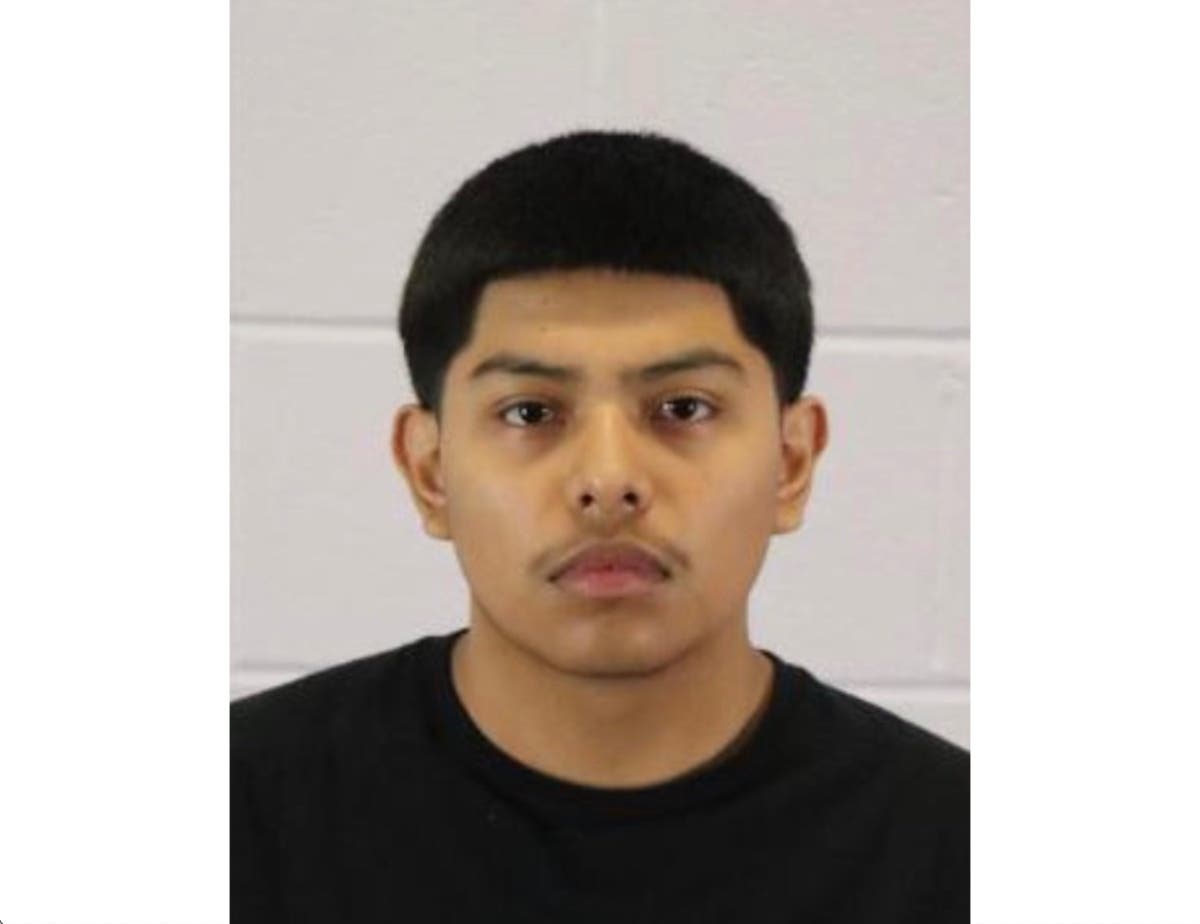 3 loaded guns recovered, 2 teens charged: Aurora police