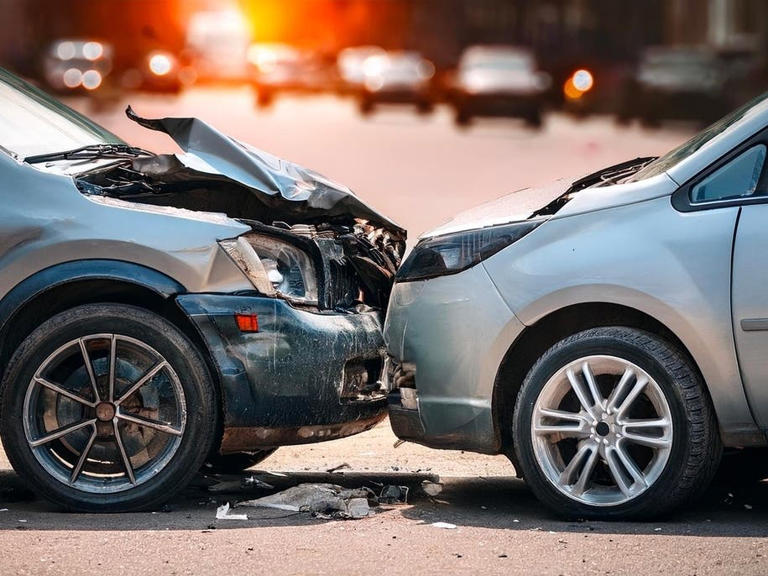 1 person injured in multi-car crash in Malden: report