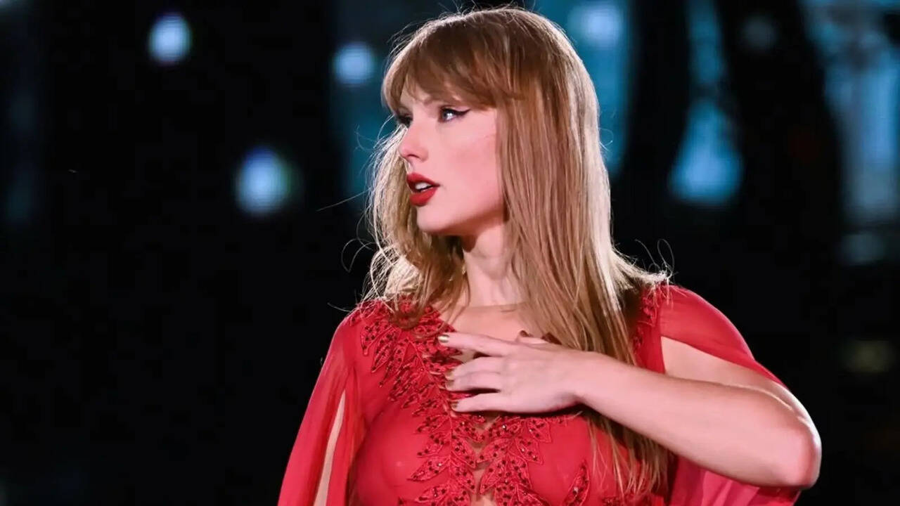 Plane crash near Taylor Swift’s Rhode Island mansion leaves pilot dead ...
