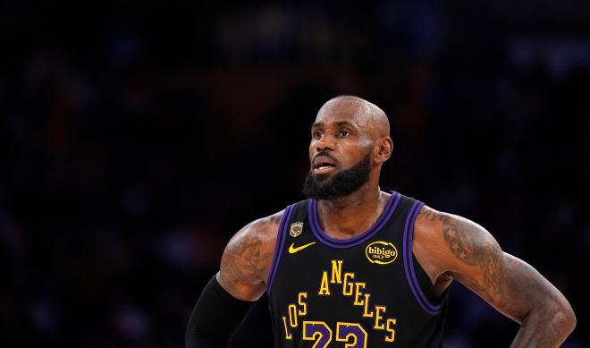 LeBron James puts the Lakers aside to give his approval to Travis Kelce ...