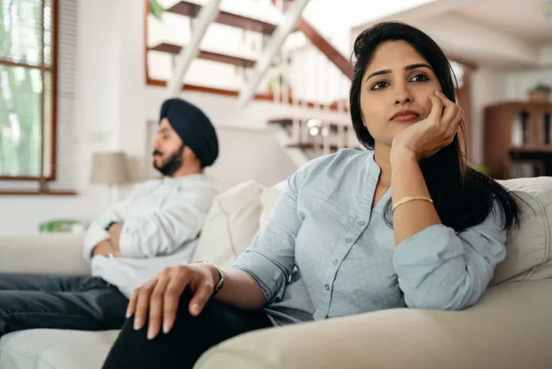 18 unspoken (but honest) signs wives lose affection for their husbands