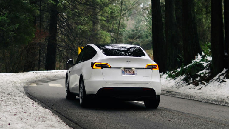 AAA’s cold-weather testing just showed EV range drops 39% when ...