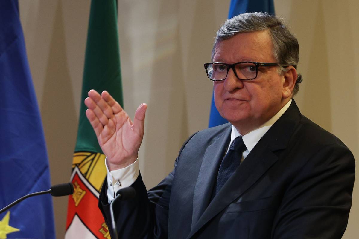 Durão Barroso defende uso da Base das Lajes pelos EUA, Cavaco Silva ...