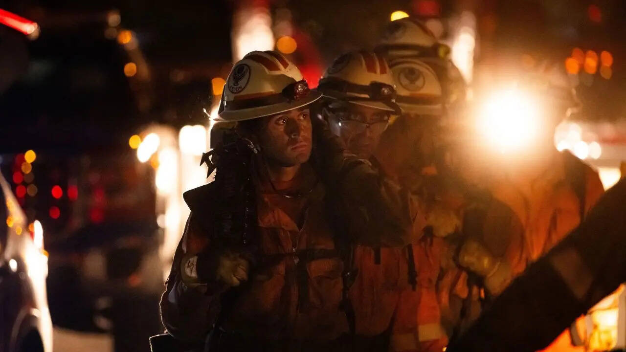 More than 29,000 ordered to evacuate as Sandy Fire spreads across Simi ...