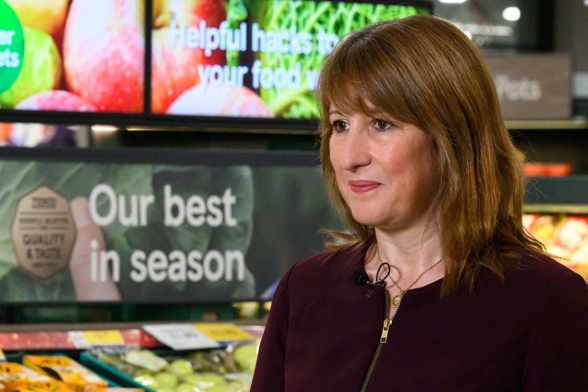 Health experts hit out at Reeves’ snack food price cuts