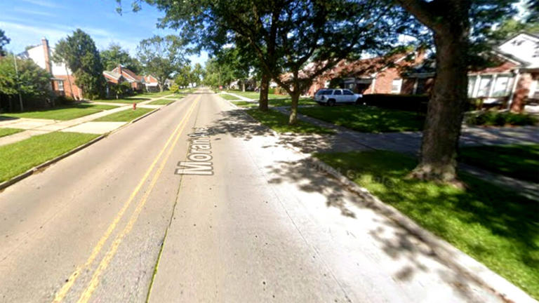 Drivers kept blowing the stop sign, so a Michigan man built his own ...