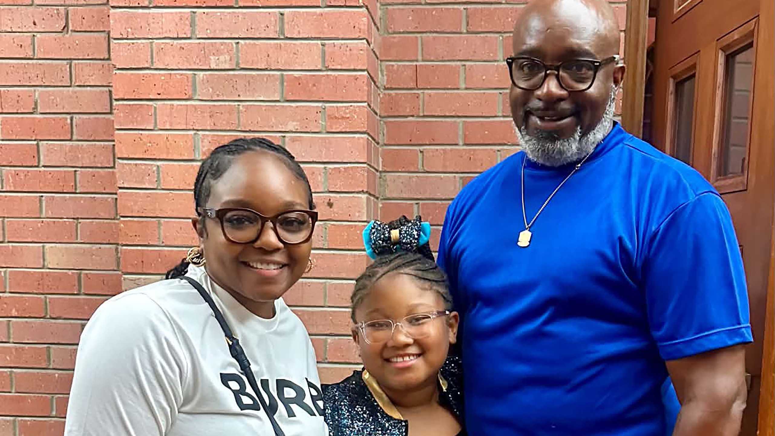 Family shields granddaughter during restaurant parking lot shooting in ...