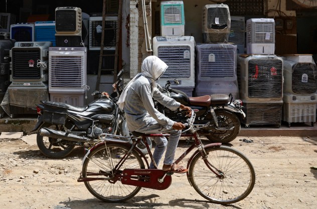 India scorched by heat wave, power demand driven to new record