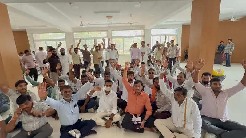 Transporters stage protest at Nagpur collectorate over action on sand ...