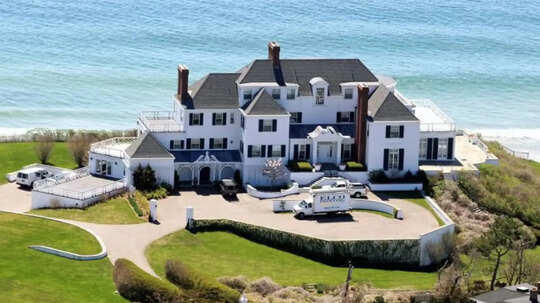 Plane crash near Taylor Swift’s Rhode Island mansion leaves pilot dead ...