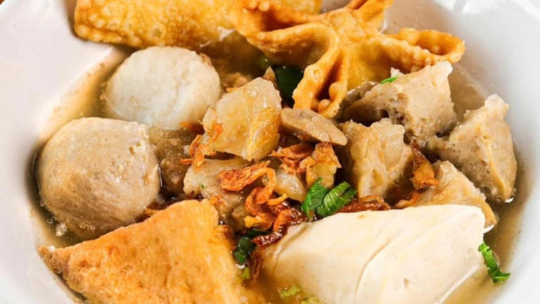 5 bakso di Bandung untuk makan siang, isi tetelan and mercon paling favorit