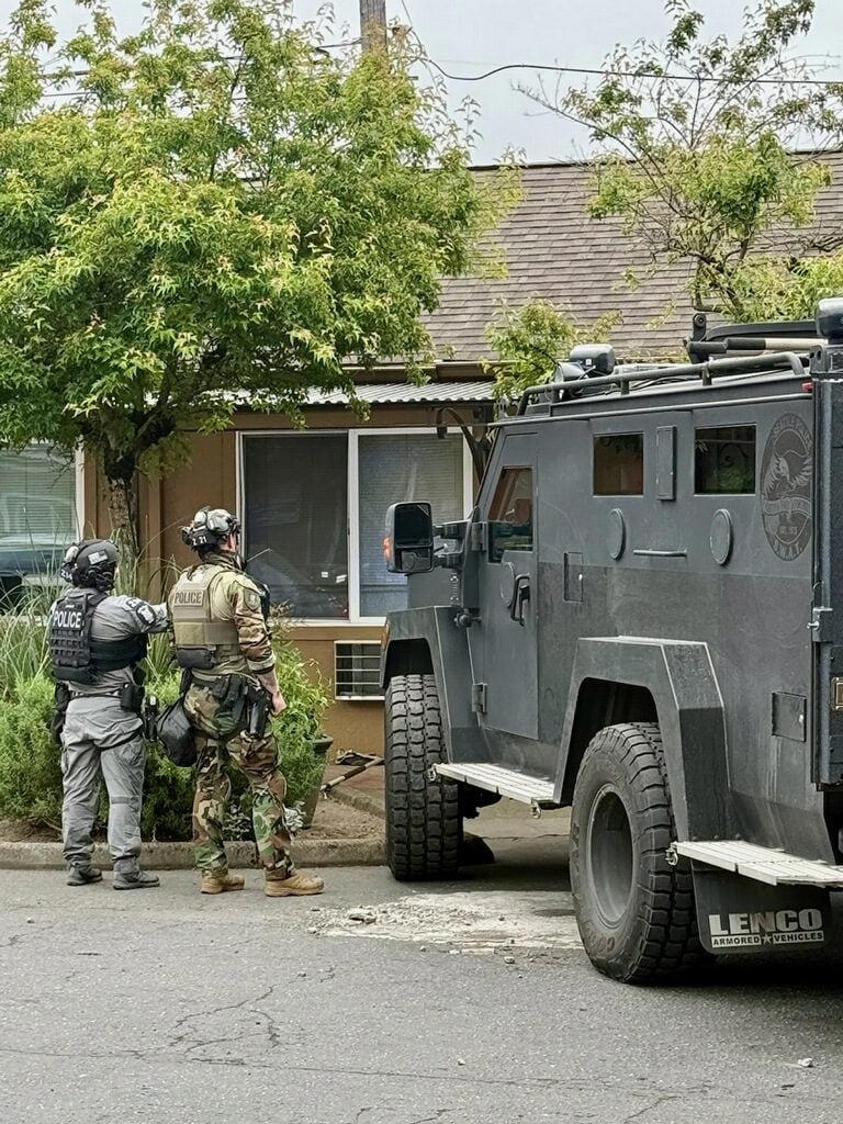 Seattle police SWAT arrests stabbing suspect after 7-hour standoff