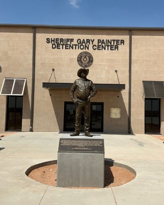 Statue honoring former Midland Sheriff Gary Painter installed at new ...