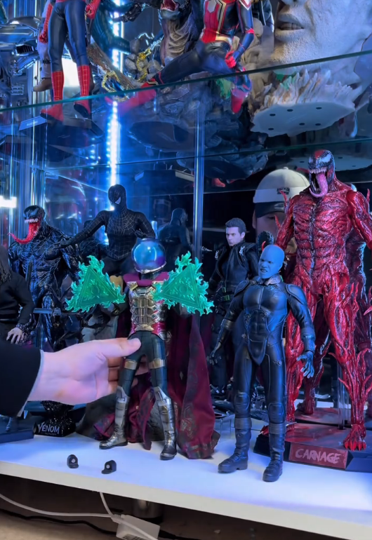 Spider-Man ASMR display cleaning