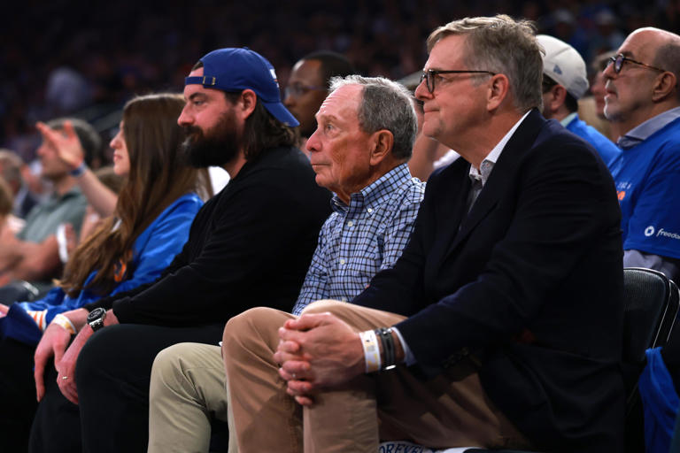 Former Mayor Bloomberg gets fallen on by Knicks player from sidelines