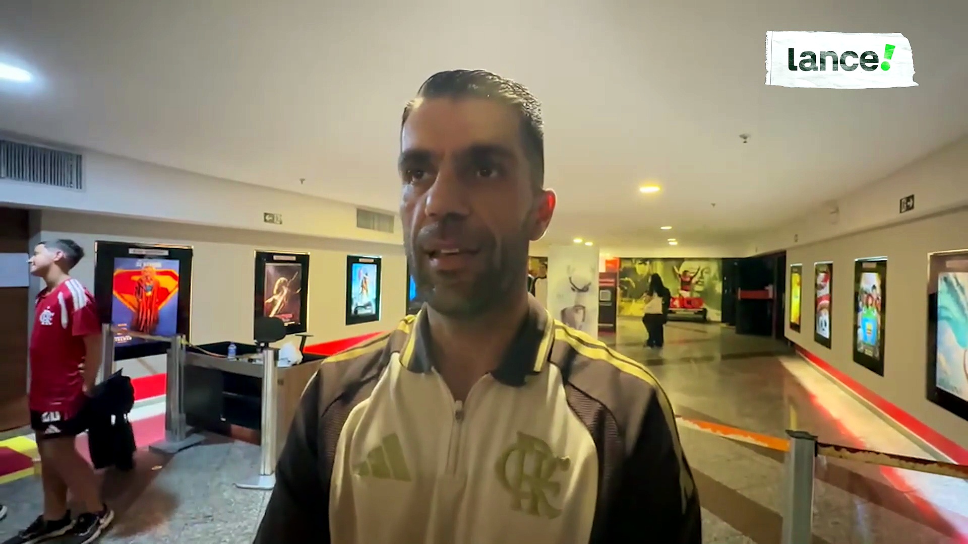 Diretor da base do Flamengo enaltece referência de Zico para atletas da ...