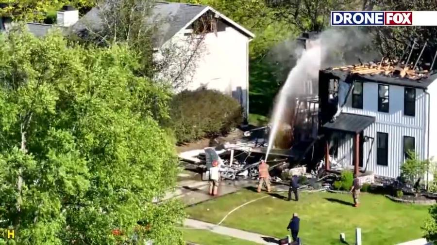 2 dead after small plane crashes into Akron house: police