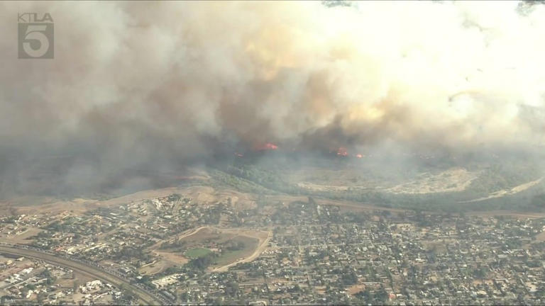 Crews battle Bain Fire burning structures in Riverside County; 4 injured