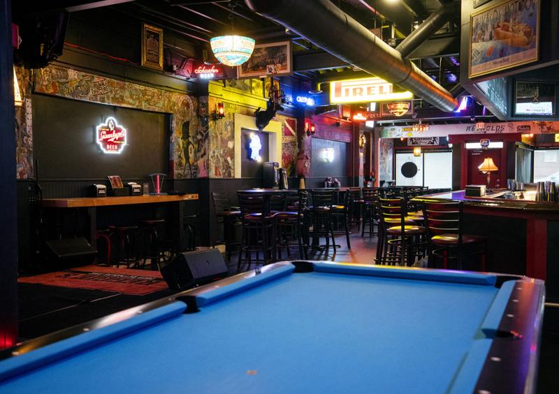 Chicago-themed dive bar serving sandwiches and diner-style specials ...