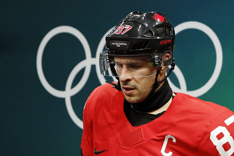Sidney Crosby confronts referee during Canada’s dominant win over Italy