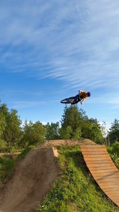 Back on the dirt jumps waking up the MTB line after a break
