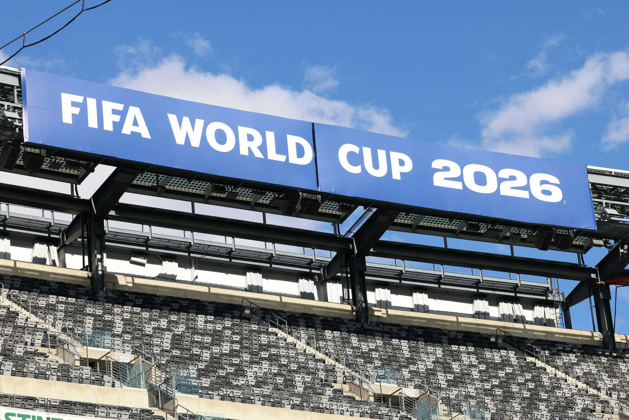 Hochul signs bill for bars to stay open until 4 a.m. for World Cup