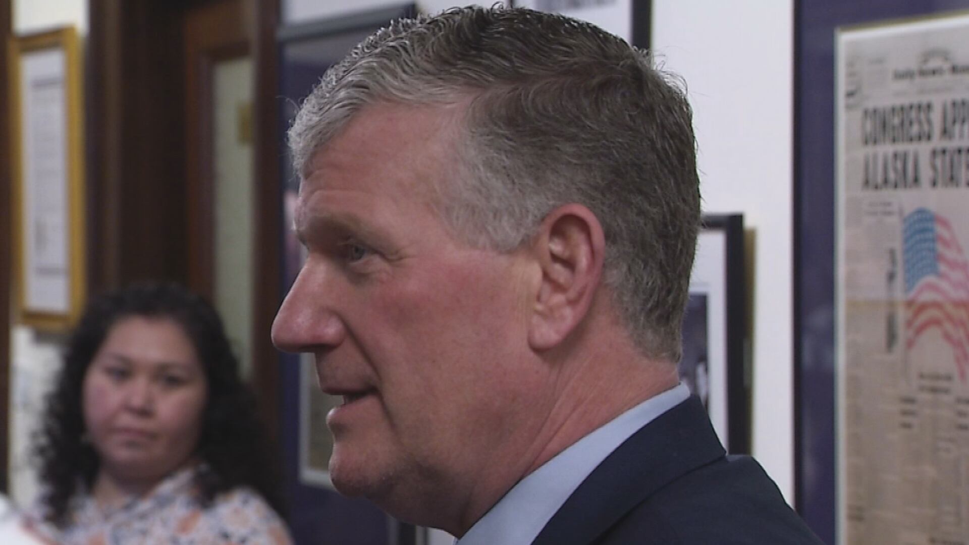 Lawmakers vote to put LNG plan 'on pause' after Dunleavy says he will ...