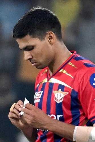 IPL 2026: Sunil Gavaskar mocks Akash Singh's 'chit celebration' as LSG ...