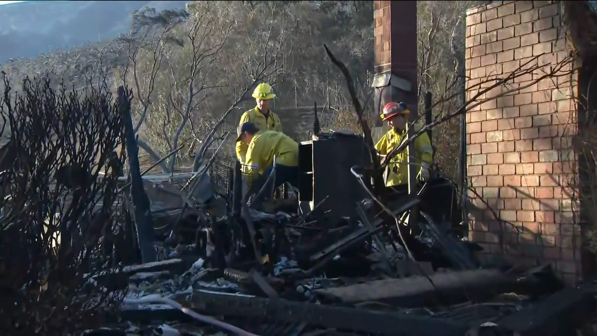 Crews working to contain 'Sandy Fire' near Los Angeles