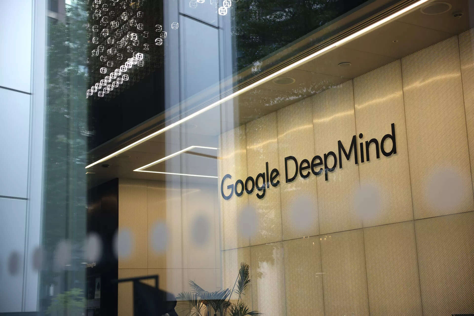 Google DeepMind hires staff from Contextual AI in licensing deal ...