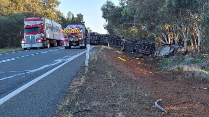 One dead after multi-vehicle crash near Victorian-New South Wales ...