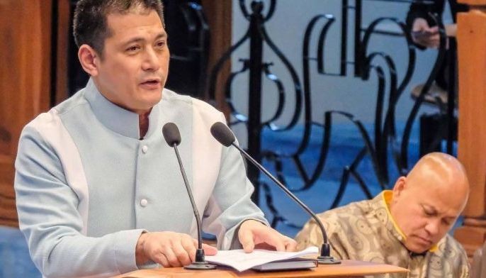 Padilla, Bato seen leaving Senate building together in CCTV footage
