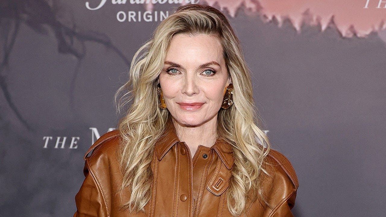 Michelle Pfeiffer says there was no bathroom and no food on 'The ...