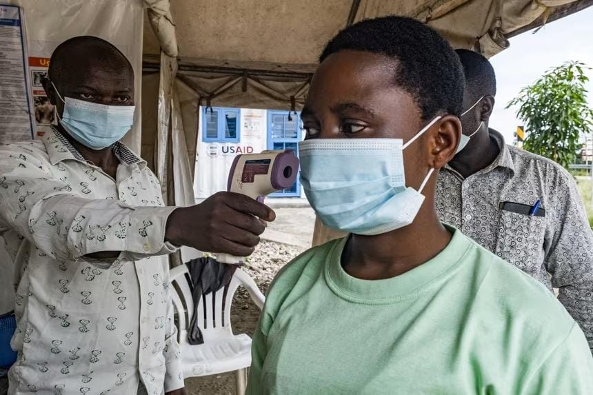 Uganda encerra fronteira com RDCongo devido ao aumento de casos de ébola