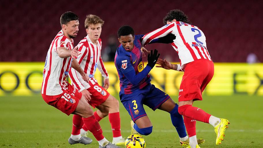 Park the bus in soccer: Meaning, origin & why teams use this defensive ...