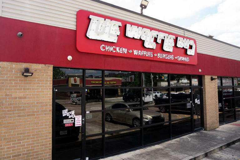 Houston's mid-tier restaurants are struggling to survive as costs climb