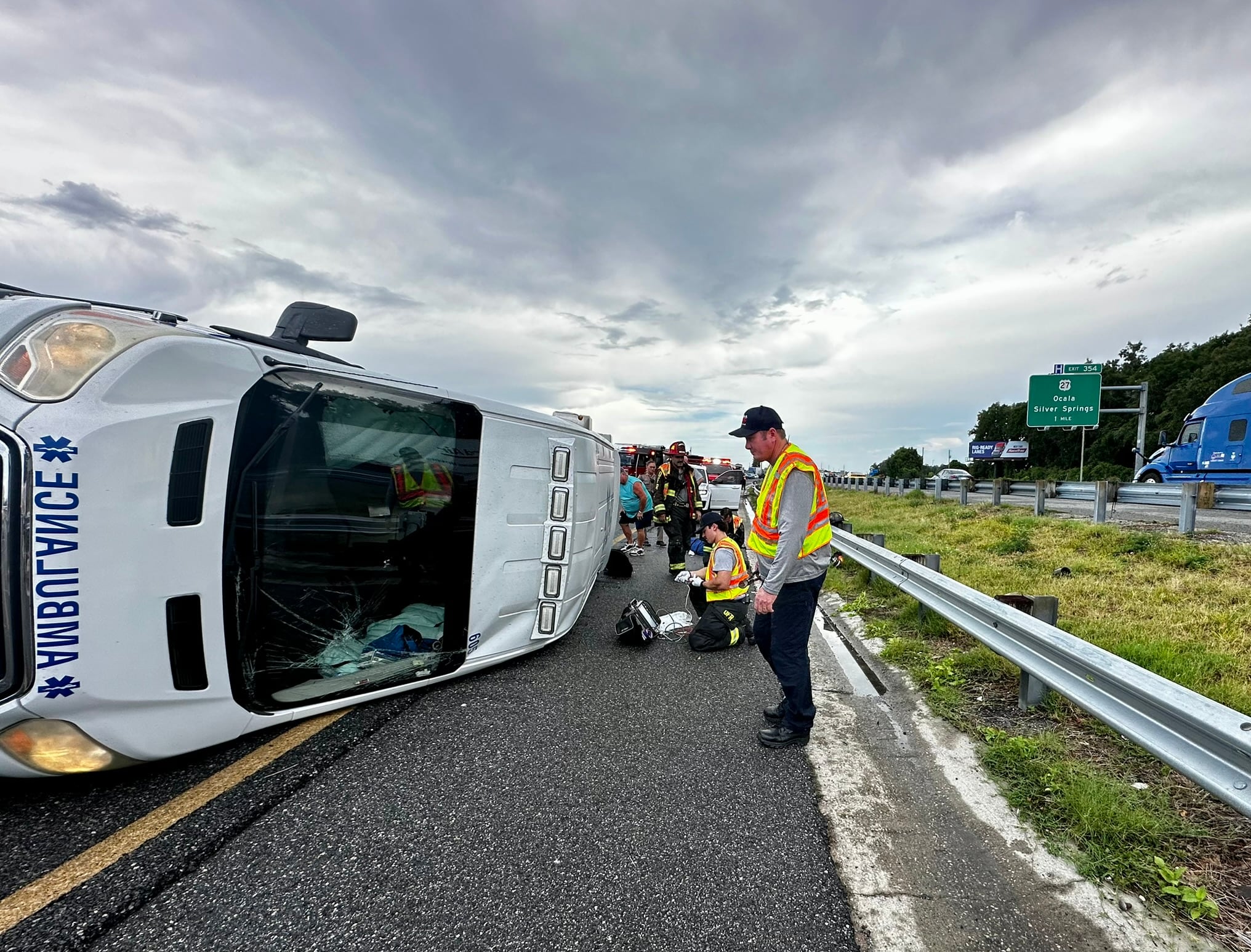 3 hospitalized after ambulance crash on I-75