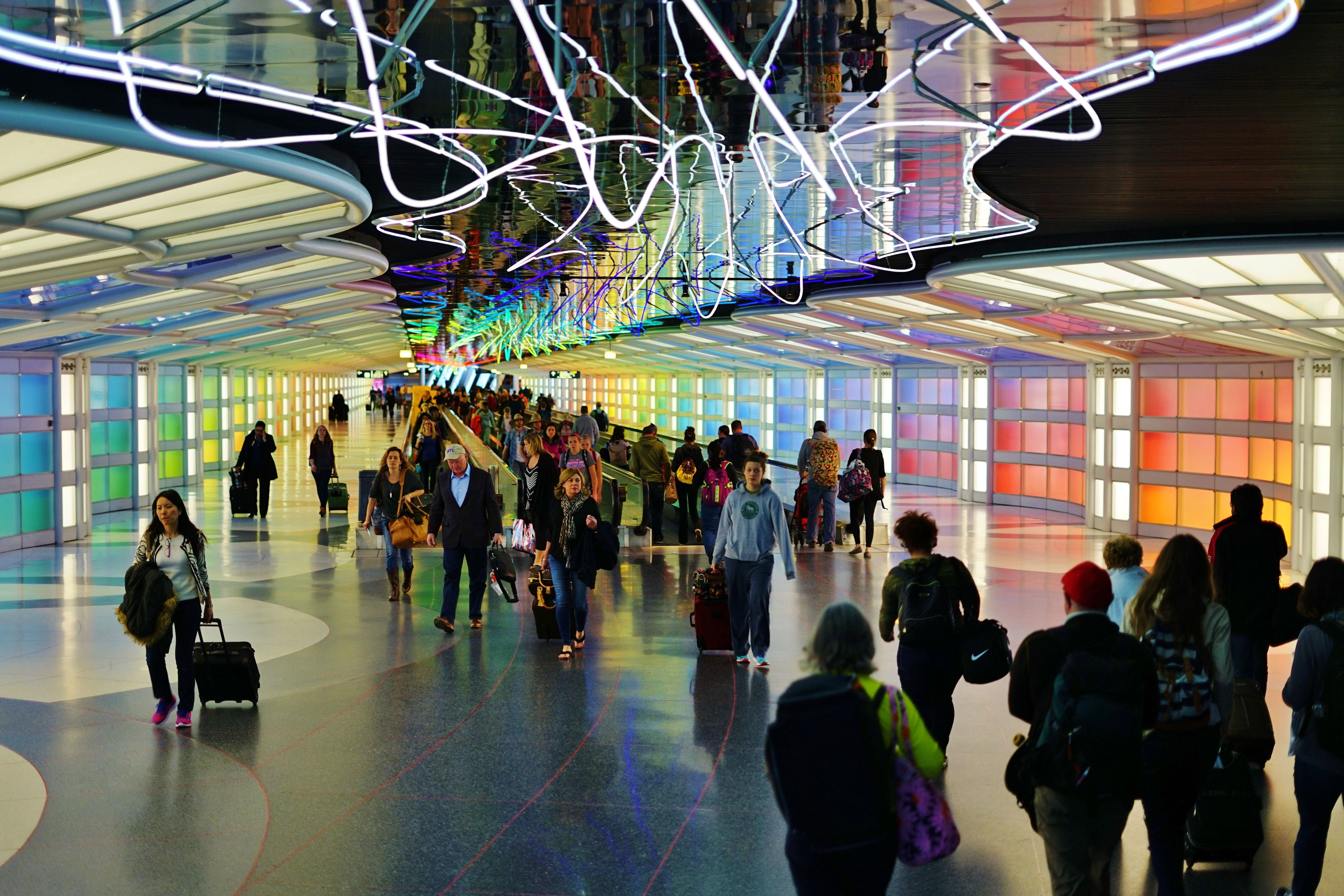 United Airlines passengers face lengthy delays and long TSA lines as ...