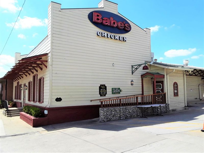 This Texas chicken fried steak spot serves crispy plates bigger than ...