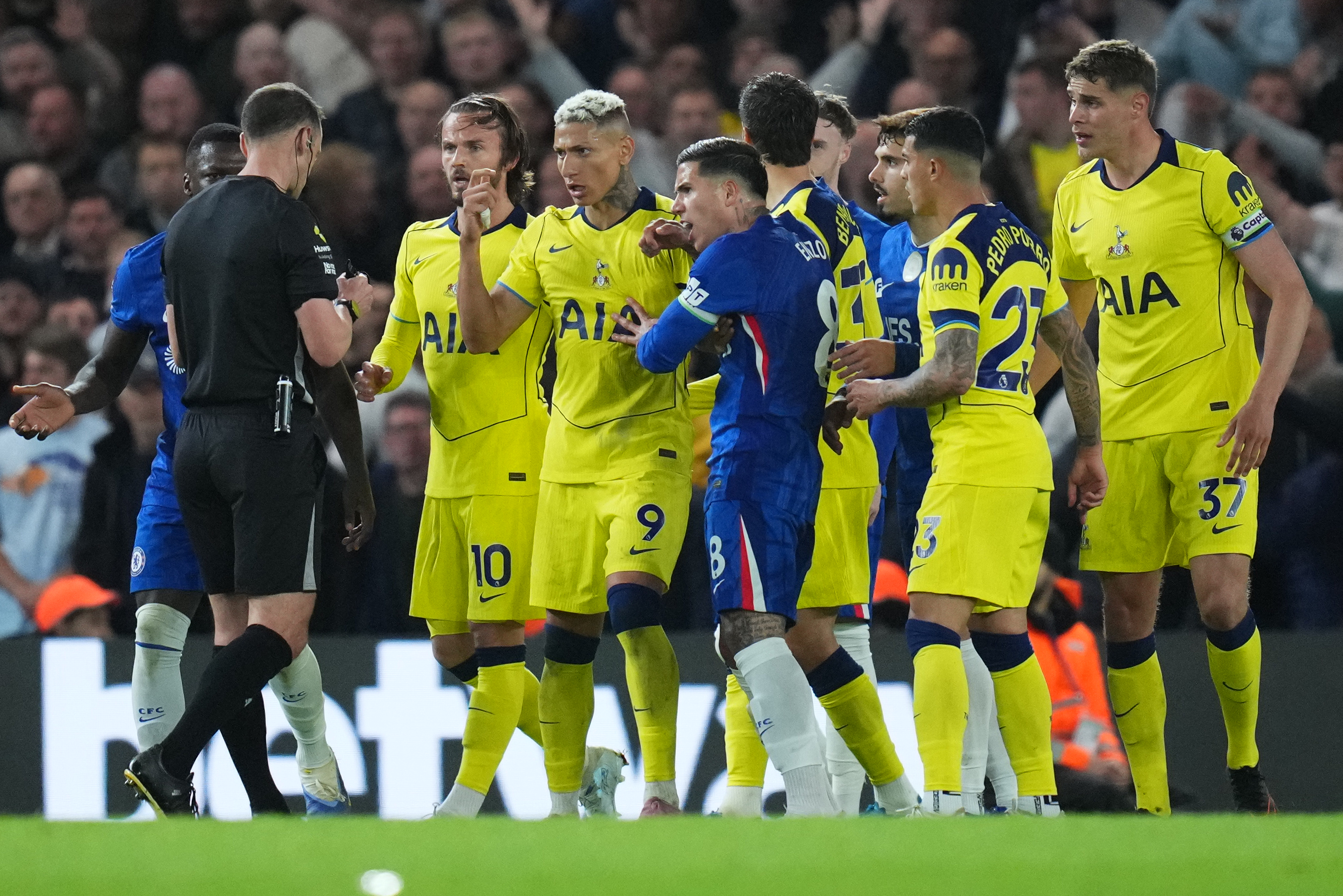 Lifeline for West Ham as Tottenham loss takes Premier League relegation ...