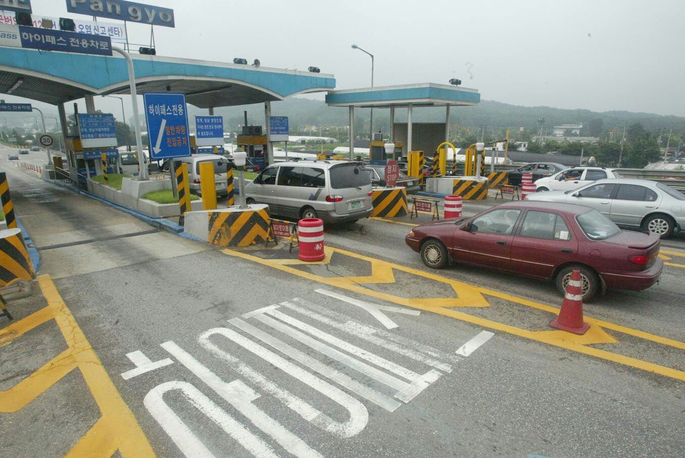 Base toll exemption for 15-minute highway re-entry after mistake