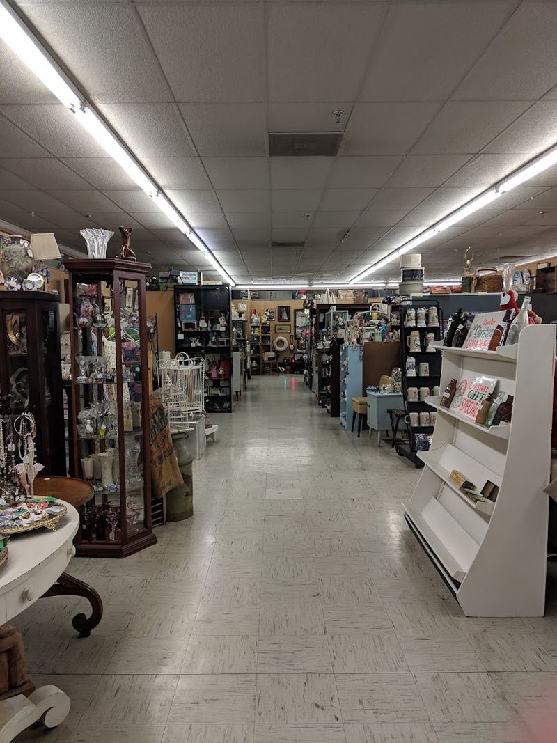 8 giant antique stores in Maryland where you’ll lose track of time