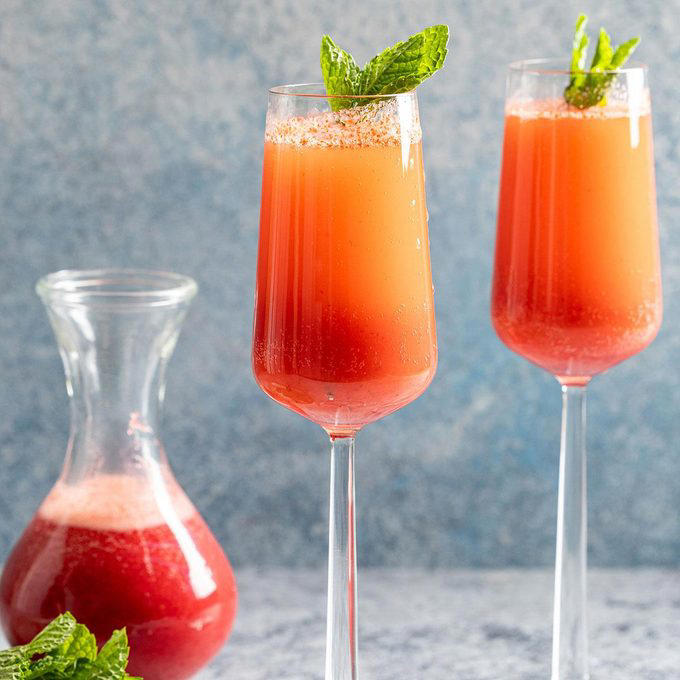 7 vibrant mimosas, one for every color of the rainbow