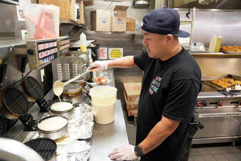Houston's mid-tier restaurants are struggling to survive as costs climb