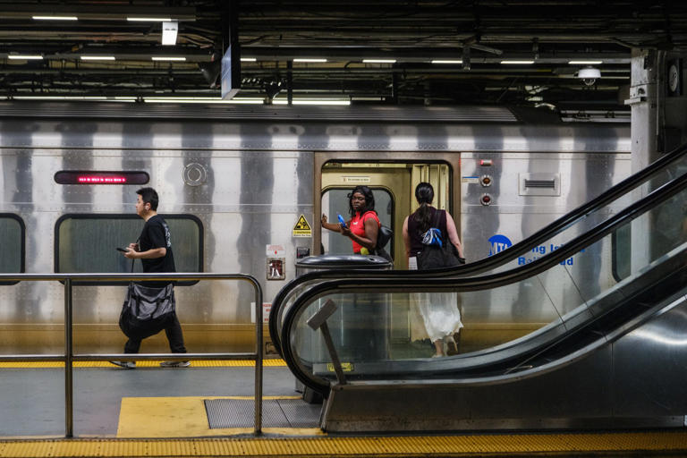 Deal to end LIRR strike leaves New Yorkers squeezed — but might be the ...