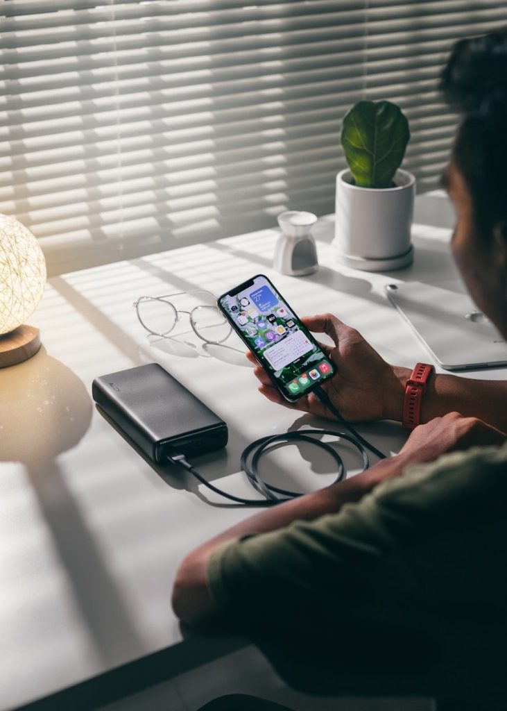 10 small gadgets that can make travel less stressful