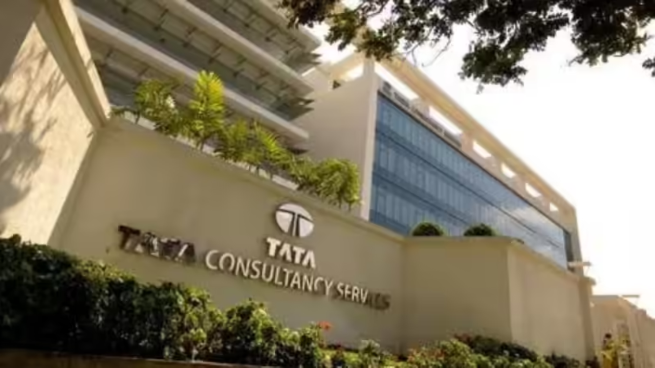 TCS staff cites salary cut after appraisal, Co disagrees